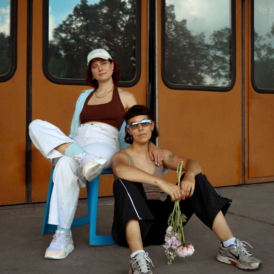2 Girls 1 Club - appletree garden festival